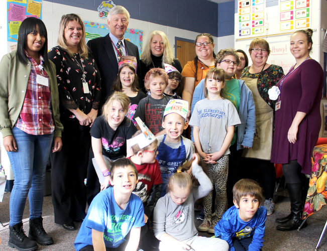 Thanksgiving Dinner comes early at Robb Elementary | News, Sports, Jobs ...